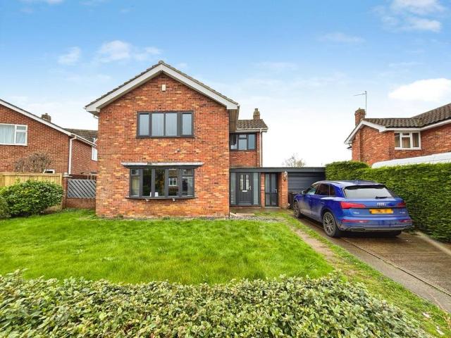 4 bedroom detached house for sale