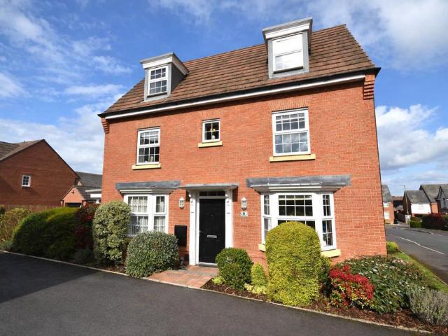 4 bedroom detached house for sale