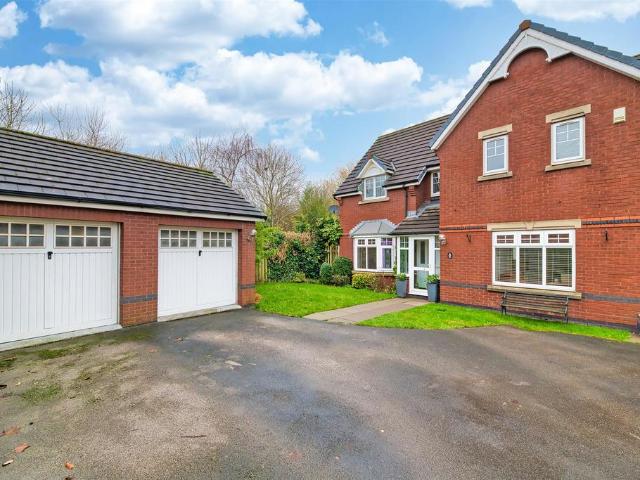 4 bedroom detached house for sale