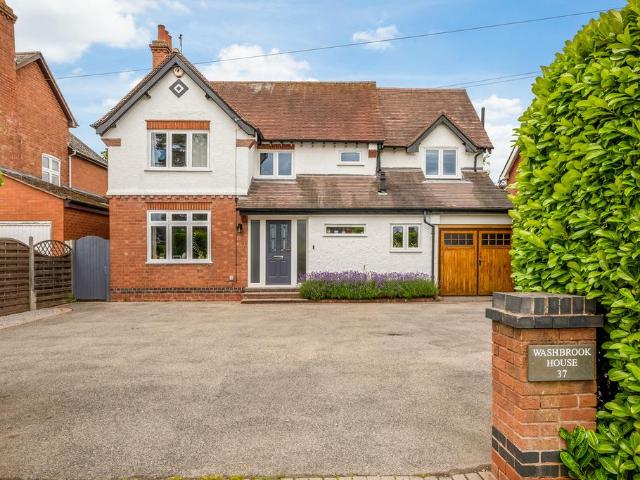 4 bedroom detached house for sale