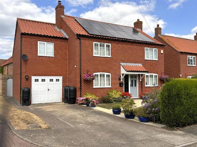 4 bedroom detached house for sale