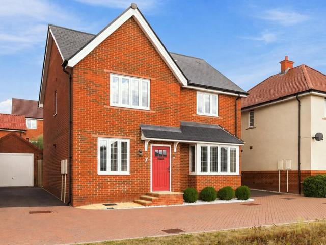 4 bedroom detached house for sale