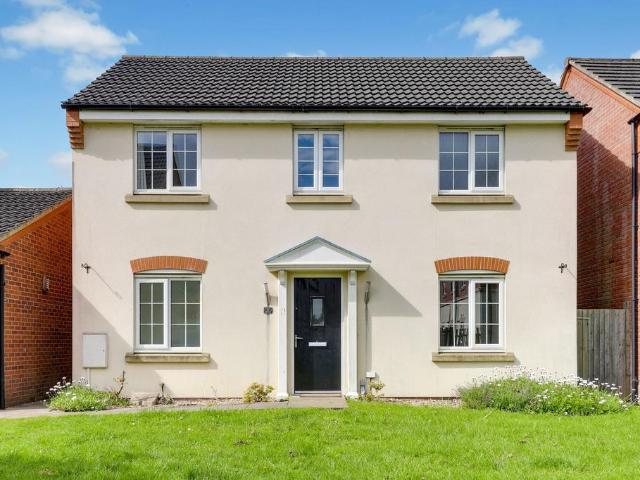 4 bedroom detached house for sale