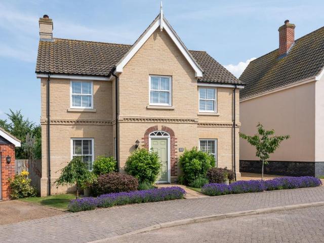 4 bedroom detached house for sale