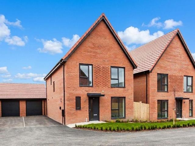 4 bedroom detached house for sale