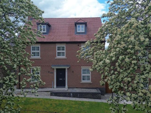 4 bedroom detached house for sale
