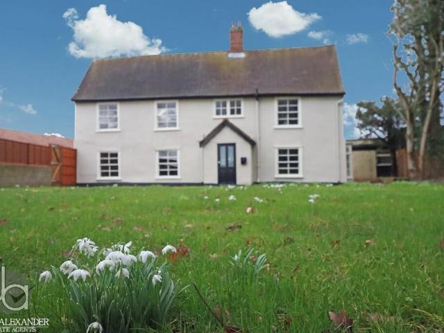 4 bedroom detached house for sale