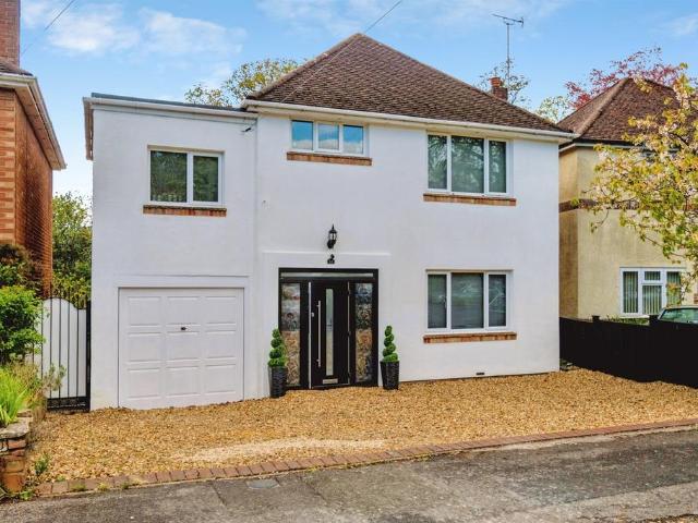 4 bedroom detached house for sale