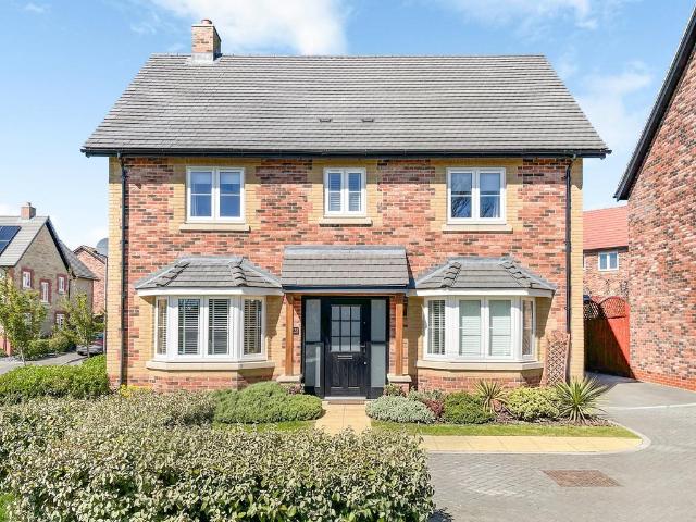 4 bedroom detached house for sale