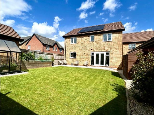 4 bedroom detached house for sale