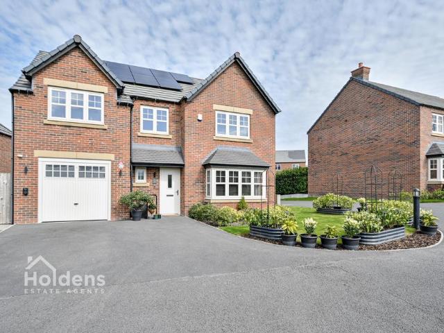4 bedroom detached house for sale