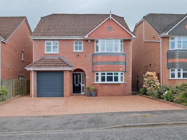 4 bedroom detached house for sale