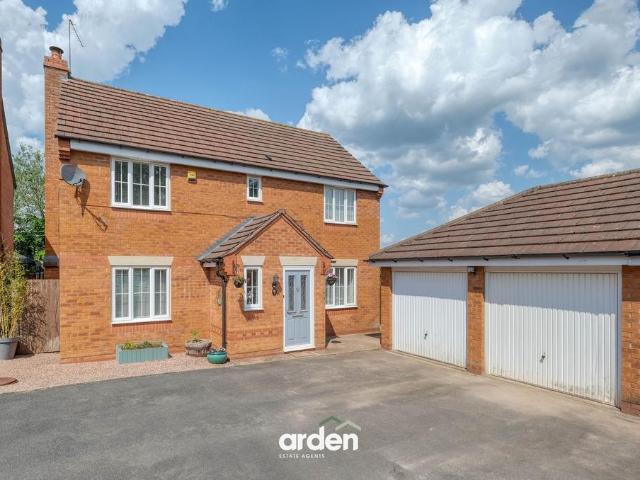 4 bedroom detached house for sale