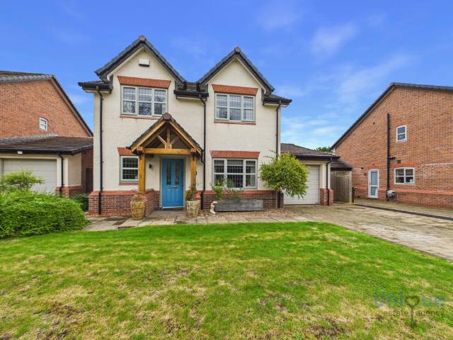 4 bedroom detached house for sale