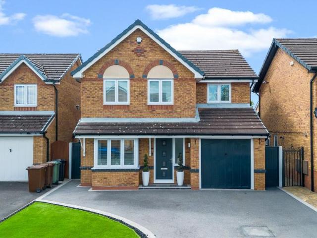 4 bedroom detached house for sale