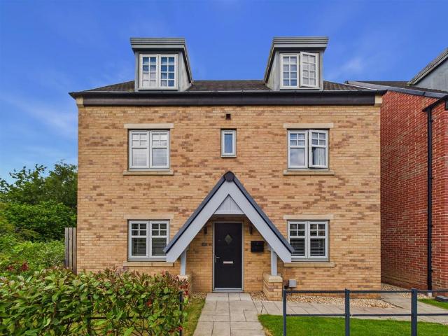 4 bedroom detached house for sale