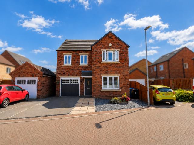 4 bedroom detached house for sale