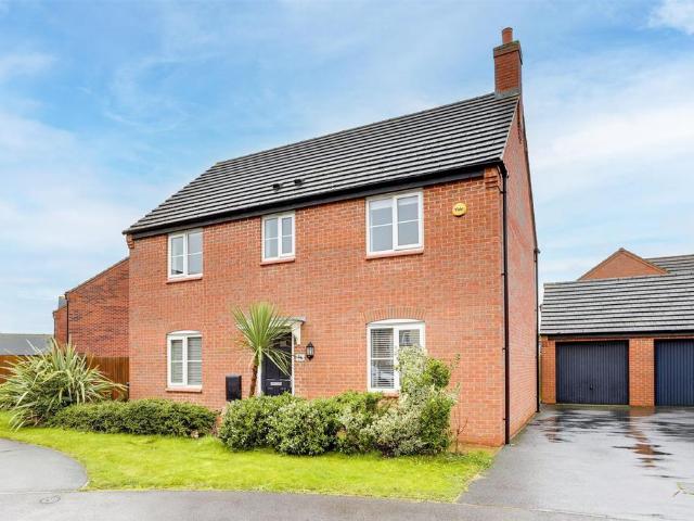 4 bedroom detached house for sale