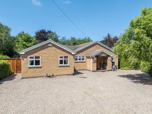 4 bedroom detached bungalow for sale