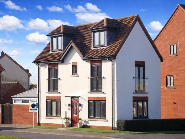 4 bedroom detached house for sale