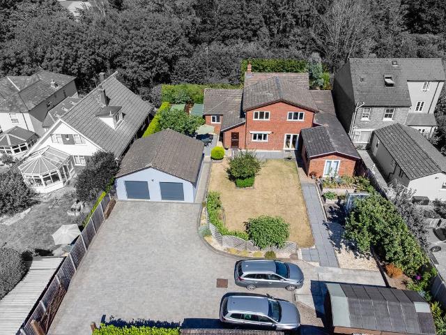5 bedroom detached house for sale