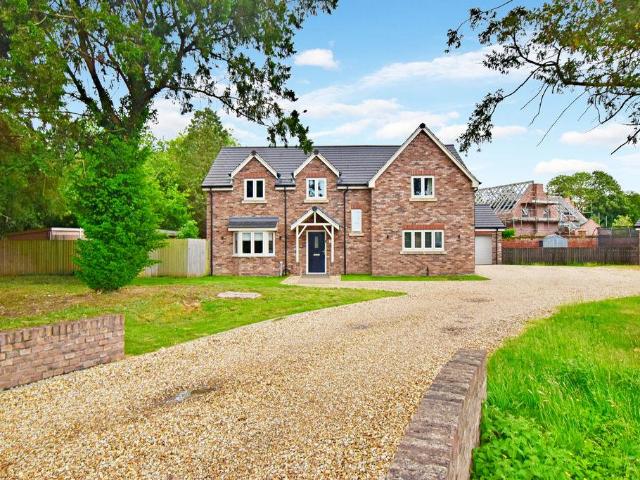 4 bedroom detached house for sale