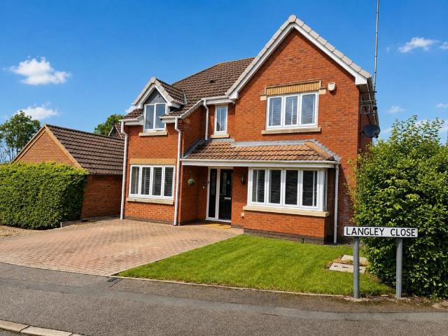 4 bedroom detached house for sale
