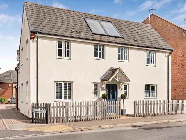4 bedroom detached house for sale