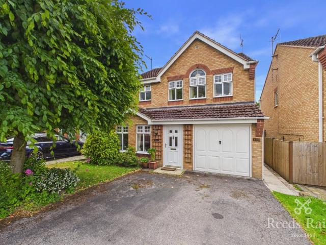 4 bedroom detached house for sale
