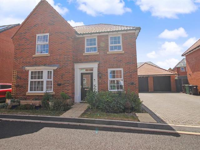 4 bedroom detached house for sale