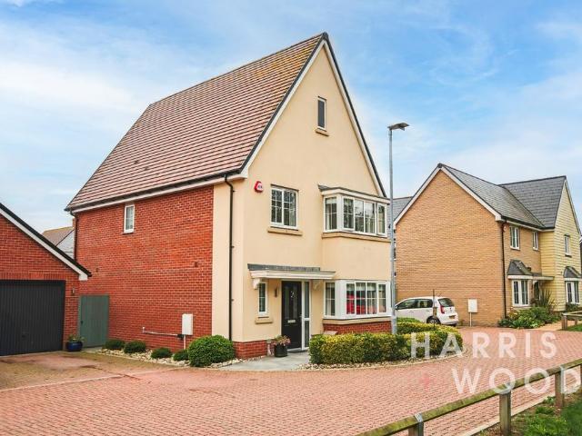 4 bedroom detached house for sale