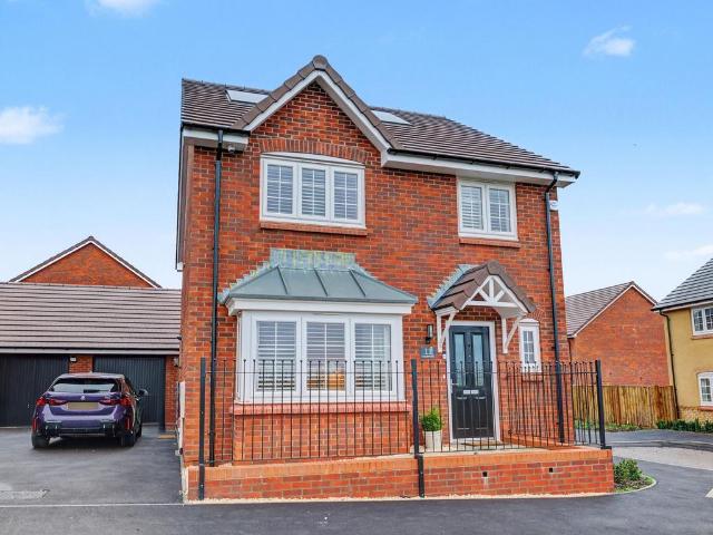 4 bedroom detached house for sale