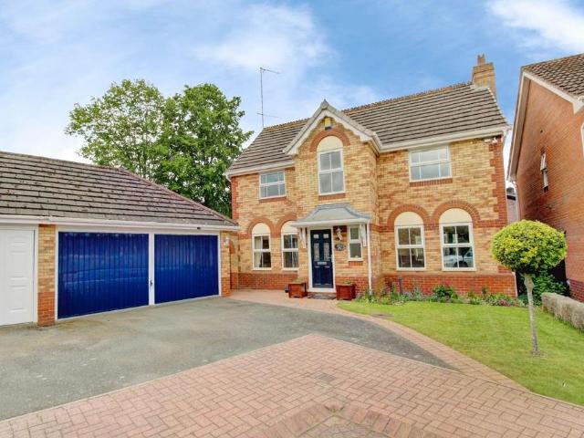 4 bedroom detached house for sale