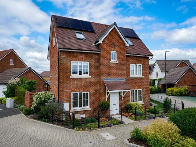 4 bedroom detached house for sale