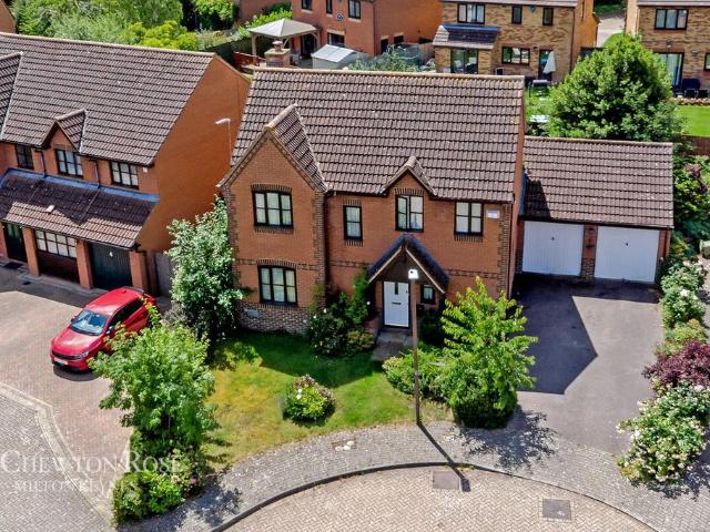 4 bedroom detached house for sale