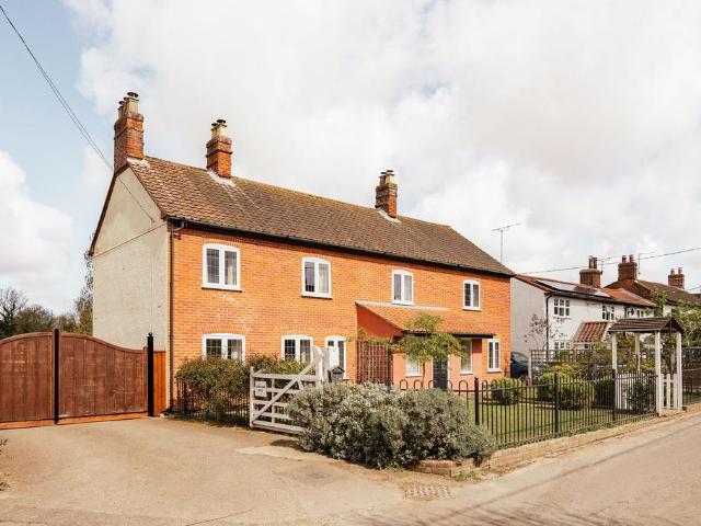 6 bedroom detached house for sale