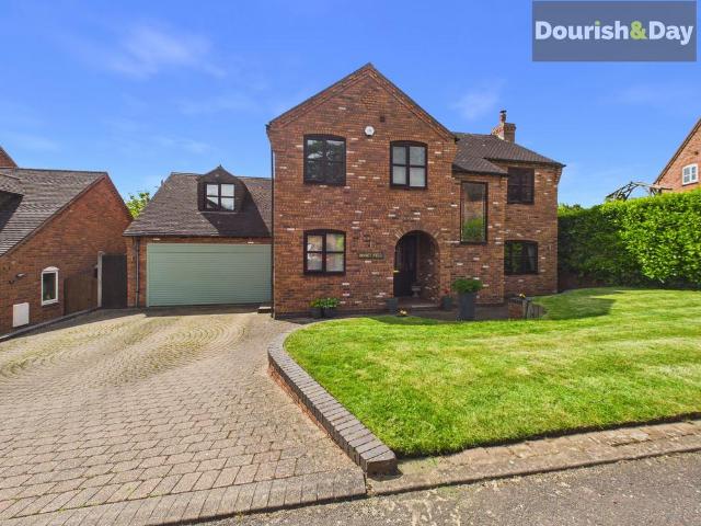4 bedroom detached house for sale