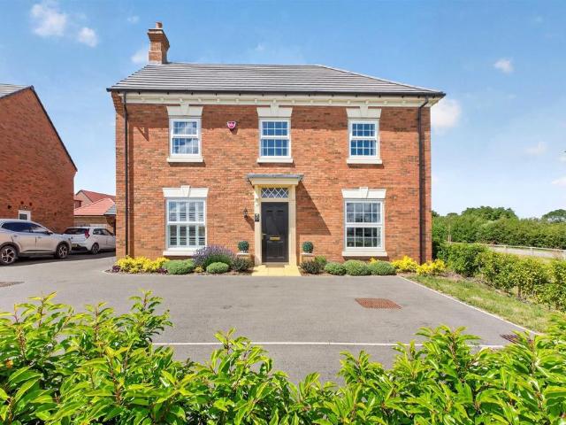 4 bedroom detached house for sale