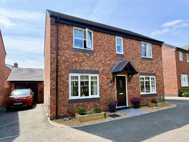 4 bedroom detached house for sale