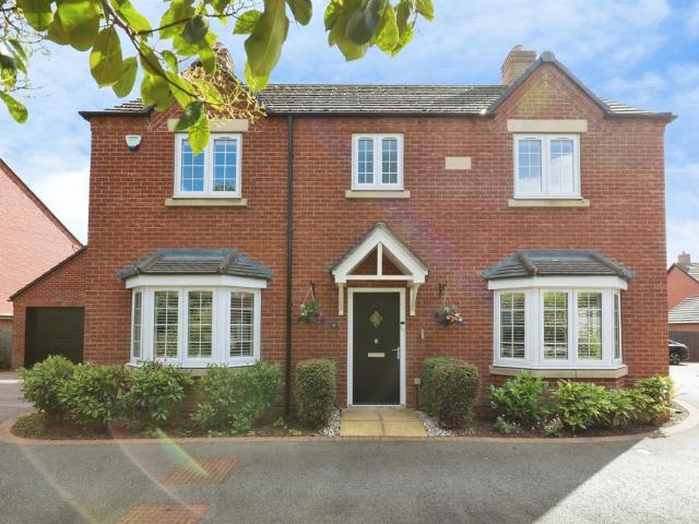 4 bedroom detached house for sale