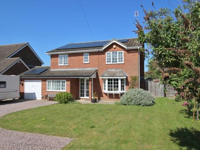4 bedroom detached house for sale