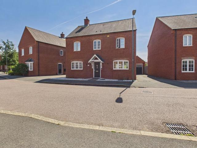 4 bedroom detached house for sale