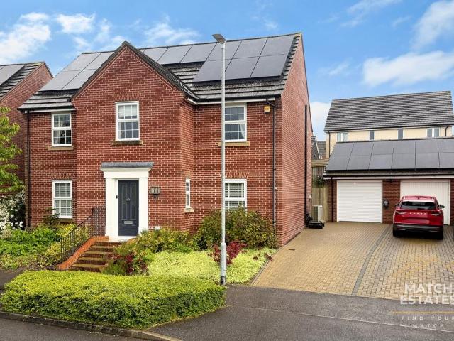 4 bedroom detached house for sale