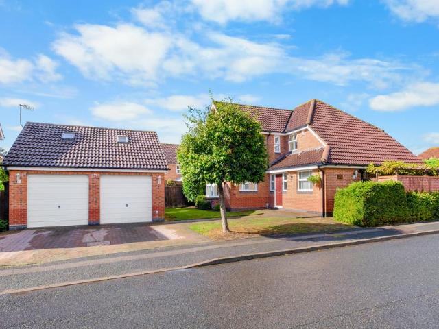 4 bedroom detached house for sale