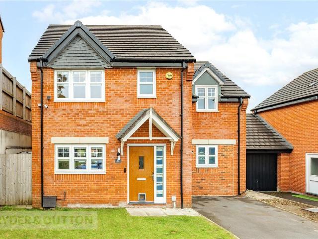 4 bedroom detached house for sale