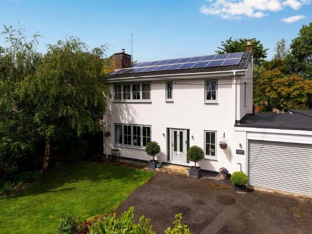 4 bedroom detached house for sale