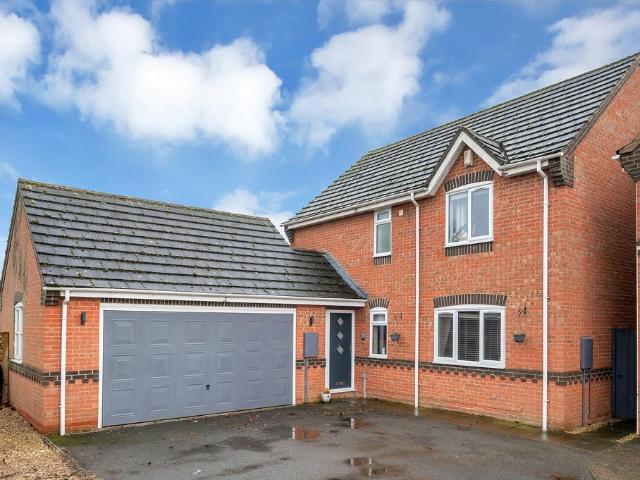4 bedroom detached house for sale