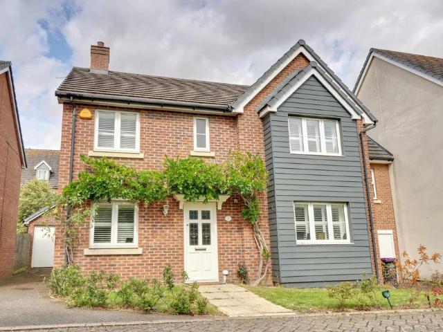 4 bedroom detached house for sale