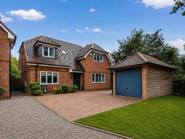 4 bedroom detached house for sale