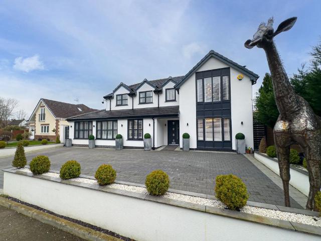 4 bedroom detached house for sale